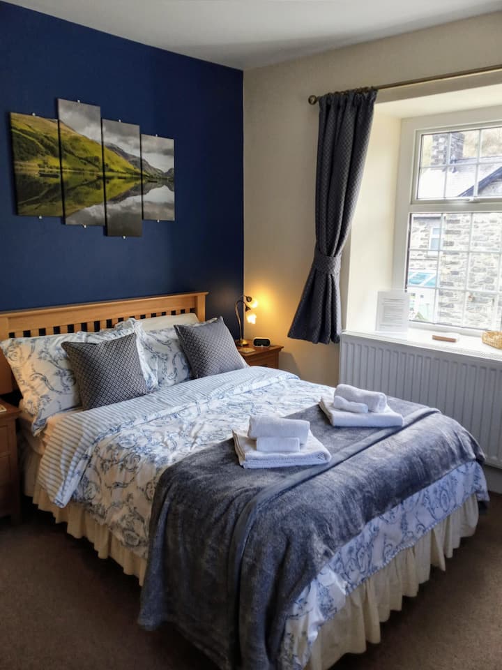 Double Ensuite At Oakfield House Bed And Breakfast - Betws-y-Coed