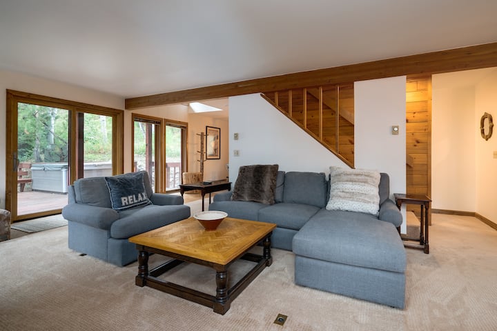 Mountain Retreat Townhome | Walking Distance To Slopes, Private Hot Tub  & F - Steamboat Springs