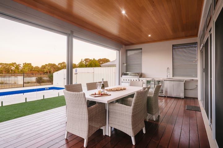 Ceol Na Mara Luxury Pool Escape With Golf Views - Western Australia