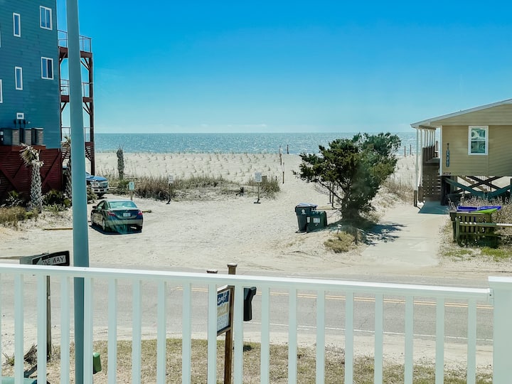 Oki Paradise - Just Steps To The Sand! - Oak Island, NC