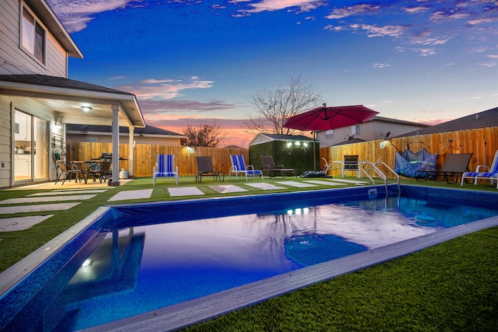 12 Beds | Pool | Golf Green| Grill | Large Groups - Austin, TX