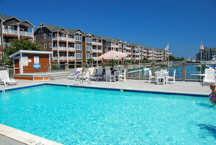 Pelicans Perch 3 Bedroom In Waterside Condo - Manteo, NC