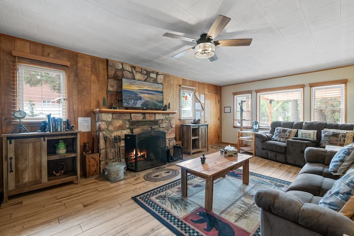 Bear Slope View - Close To Slopes, Pet Friendly, Fenced Yard, Hot Tub - Big Bear Lake, CA