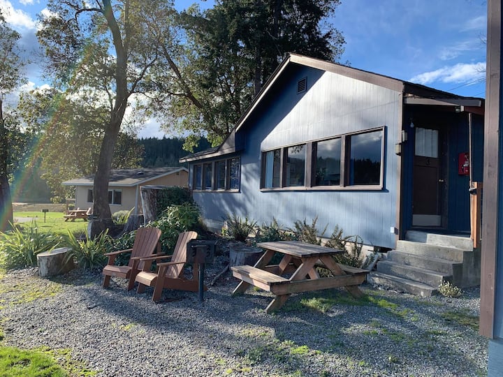 John Wayne's Waterfront Resort - Cabin 3 - 7 Cedars Sequim Casino