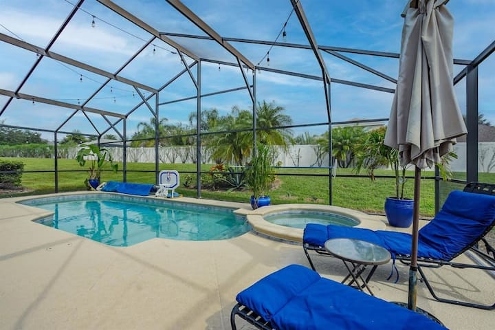 Nuevo En El Mercado !! Hermosa Casa De 4 Br 3 1/2 Ba Con Piscina Privada Con Sala De Juegos Cerca De Disney - Florida
