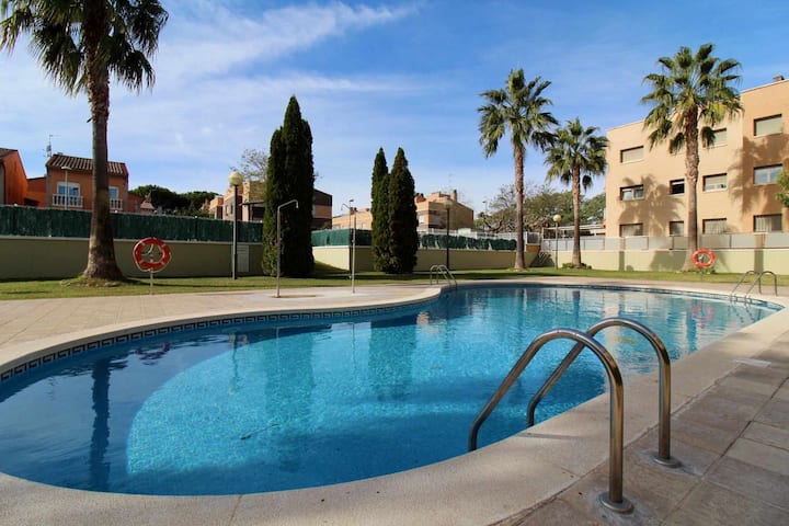 Au Calme, Avec Terrasse Et Piscine. Plage à1300m - Cambrils
