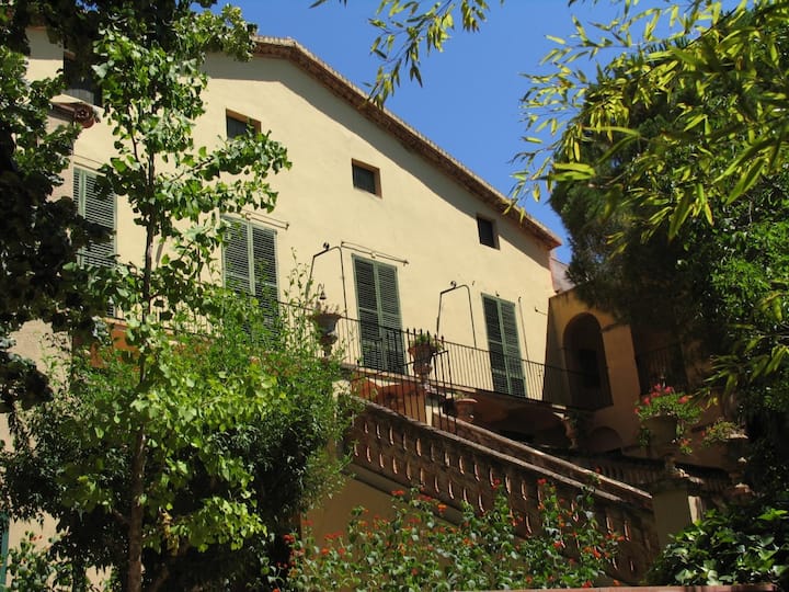 Maison De Style Colonial 4500 M2. Piscine Privée. - Siurana