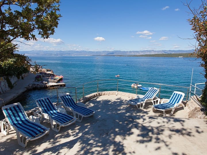 Apartmens  Villa M With Pool Directly On The Beach - Malinska