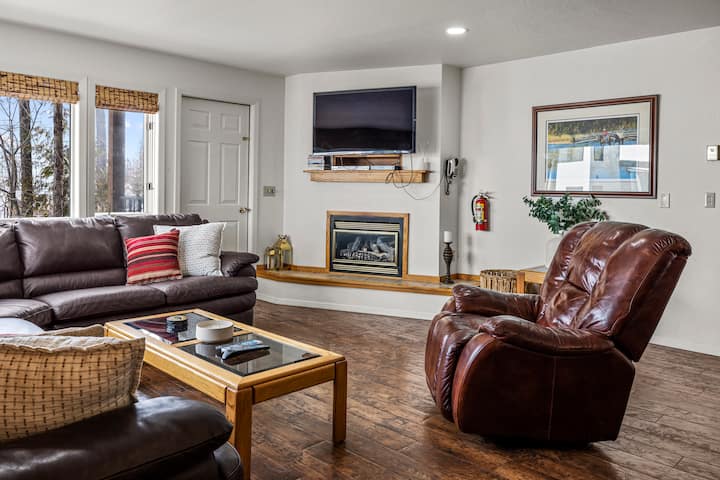 Family-friendly Condo Close To The Village - Glacier National Park