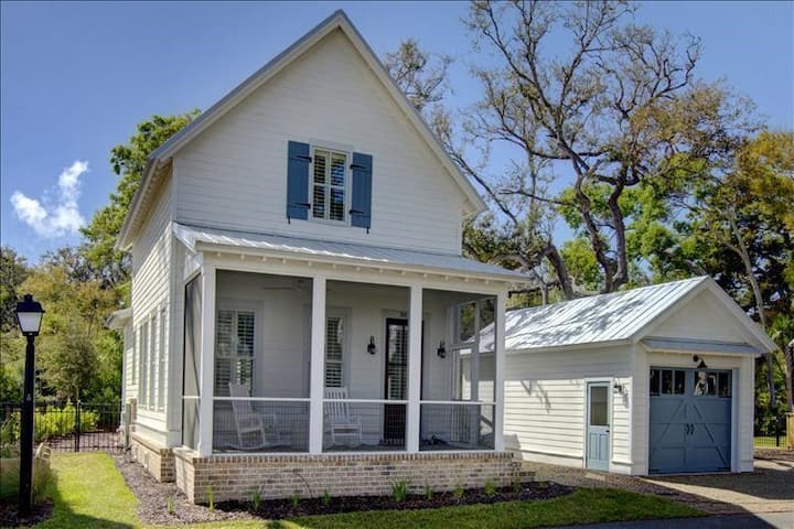 Ocean Oaks 23 - Beautiful Coastal Home Steps Away From Pool And Beach - Jekyll Island, GA