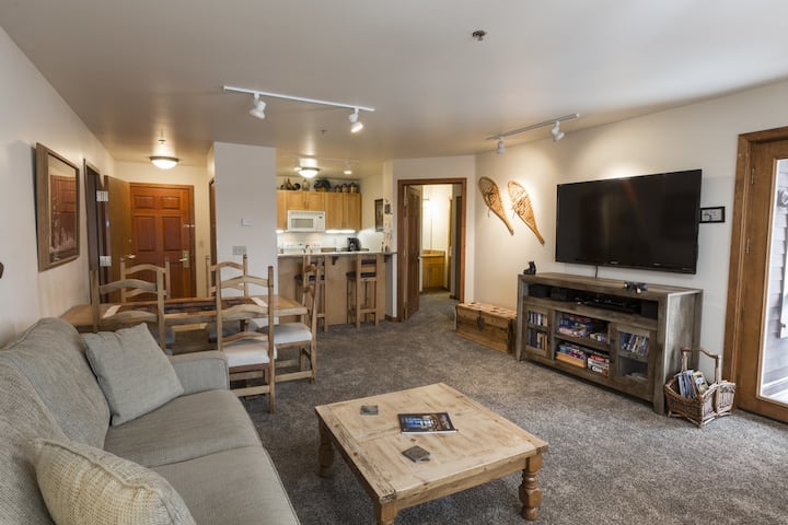 Updated, Comfortable Condo With Valley Views - Whitefish, MT