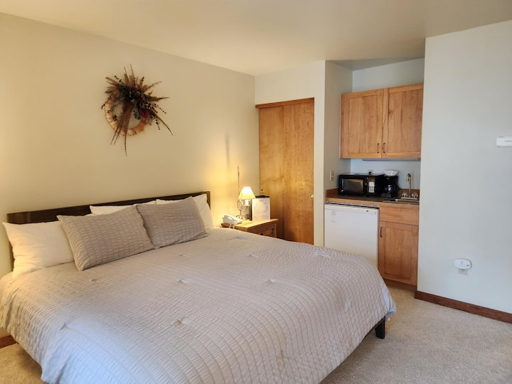 Comfortable Ski-in/ski-out Hotel Style Room - Whitefish