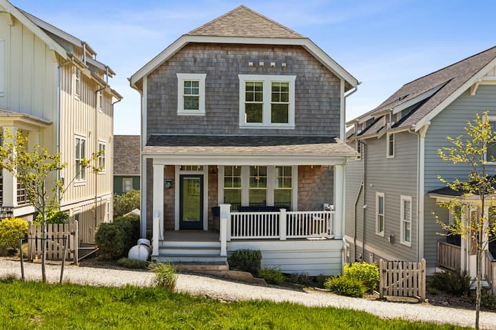 Seabrook's Ocean's Roar, Dog-friendly Home! - Moclips, WA