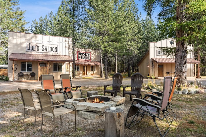 Rose's Place Cabin Near Glacier National Park - Columbia Falls, MT