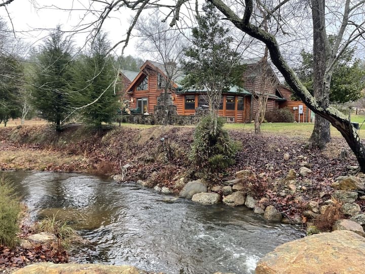 Deluxe Log Cabin - Pet And Motorcycle Friendly - Tellico Plains, TN
