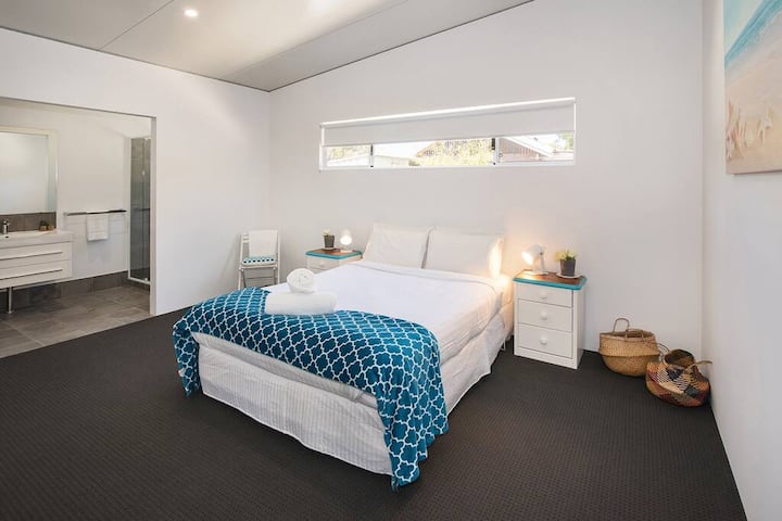Beach Bum Bungalow 1- Wifi, Short Walk To The Beach - Busselton