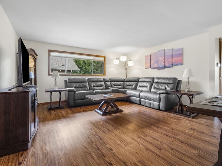 Cascadia Lounge: 3bd W/ Sauna Central Olympia - Sunwood Lake, WA
