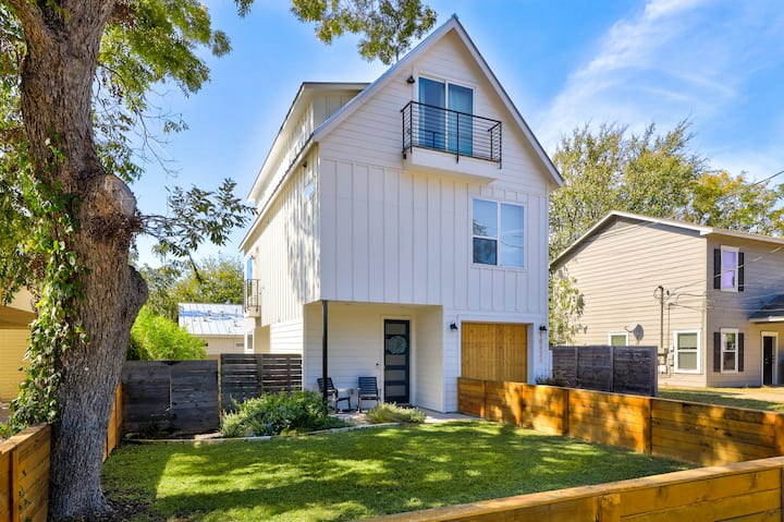 Sleeps 15 | East Austin Group Retreat - Austin, TX