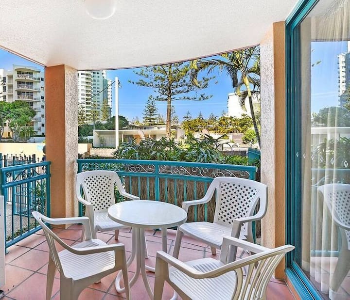 Broadbeach One Bedroom Self-contained Apartment - Broadbeach