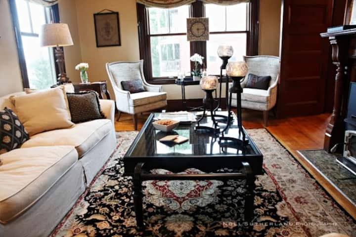 14p.y | The Grand View | 5br 2b W/ac | Yellow Room - Boston, MA