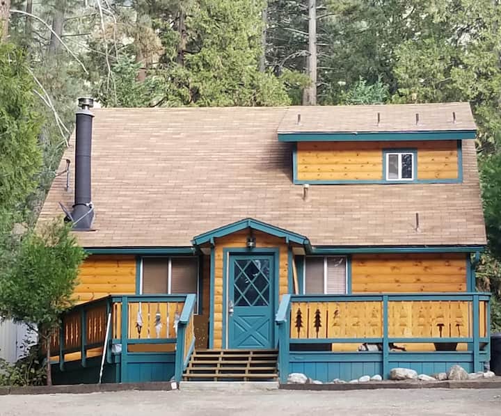 Lilac Charmer: Walk To Town - Idyllwild-Pine Cove, CA