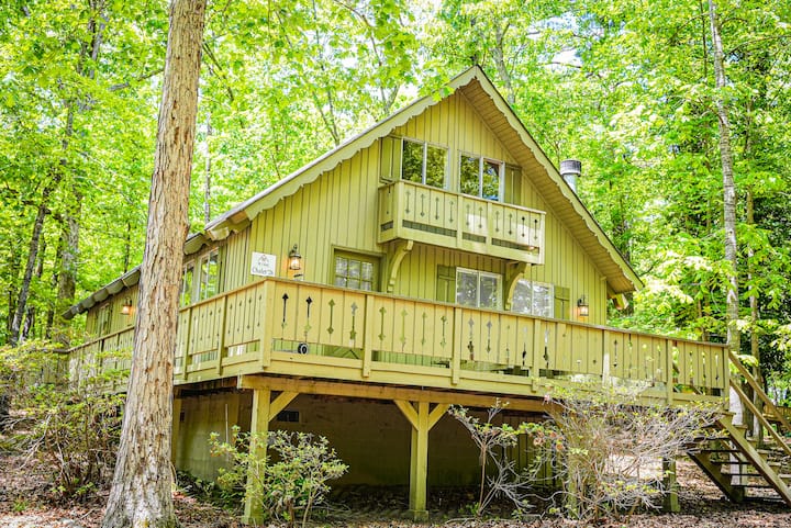 Relaxing Wooded View Chalet Close To Amenities - Pine Mountain, GA