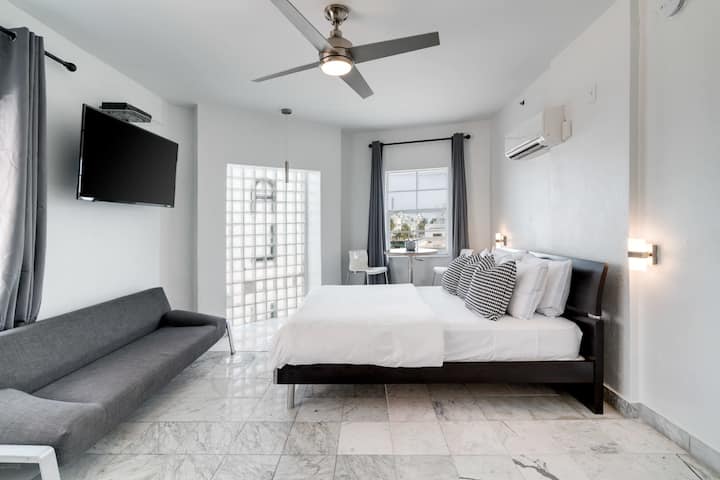 Best Location Sobe Top Floor 2 Min To Beach & Fun - South Beach