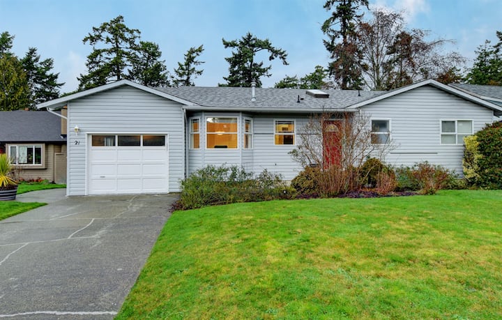 #104 Parkcrest Dr - 3 Bedroom Upper Suite In House - Langford