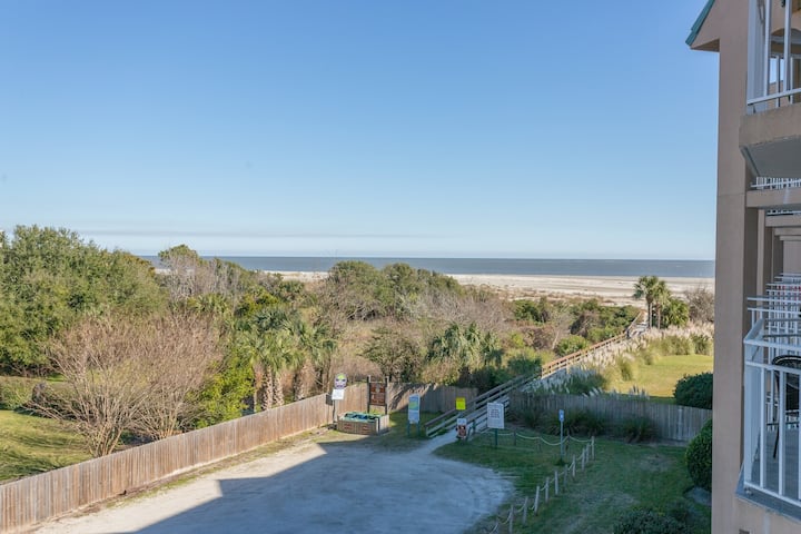 Oceanfront Condo With Pool. Ocean View - Jekyll Island, GA