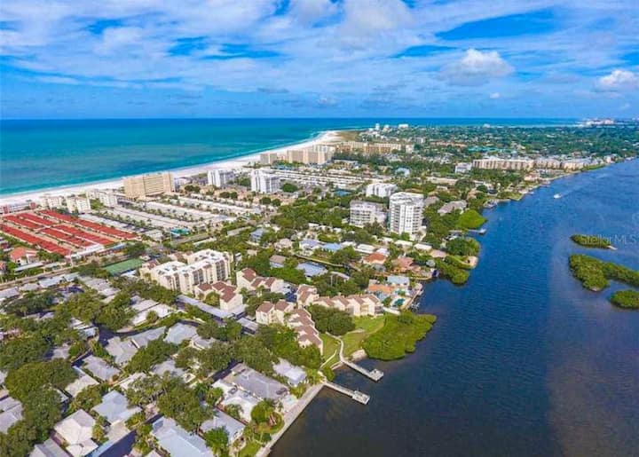 Charming 2br Condo Pool View ~ Siesta Key Bay Oaks - Siesta Key, FL