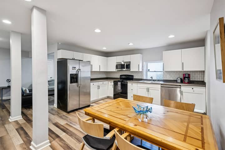 Hillside Tucked-away Apartment | 5 Min To Downtown - Atlanta, GA