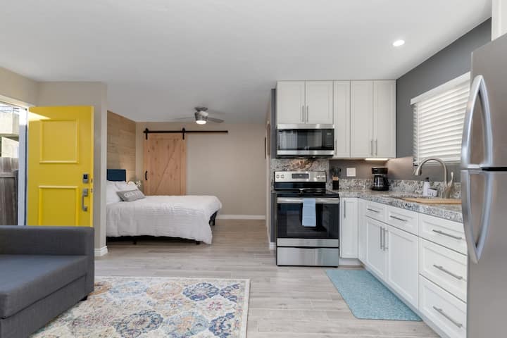 Sparkling Clean Studio W/ Ac & Private Deck - Shell Beach, San Diego
