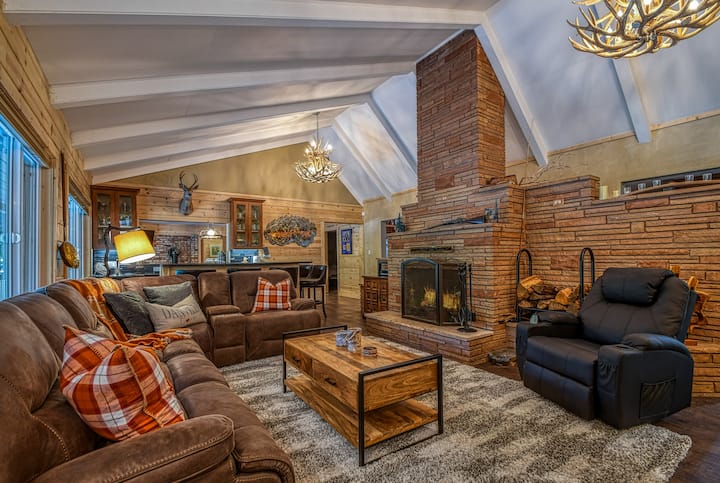 Camp Connell Lodge - Pet Friendly, Rec Room - California
