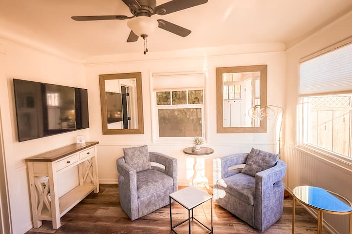 Charming Courtyard Cottage | Patio & Fire Table - Concord, CA