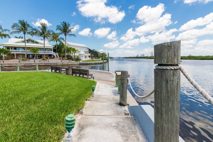 Private Beach Access, 2 Heated Pools, Tennis Courts, Fishing, Ready To Book! - Siesta Key, FL