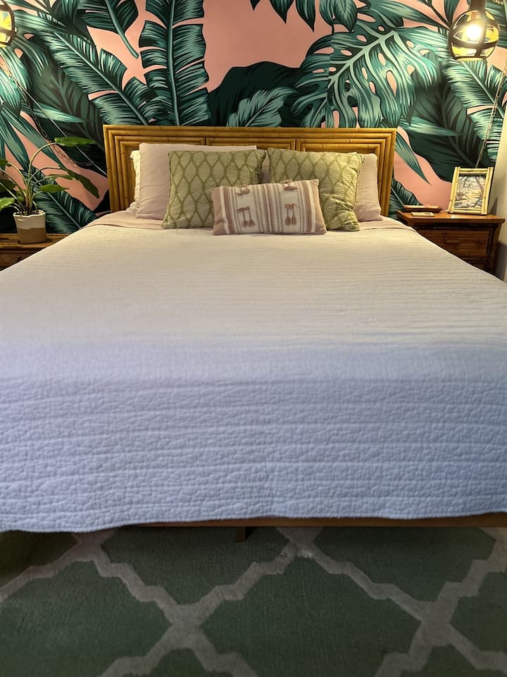 Vintage Tiki Getaway With Tropical Garden & Hot Tu - New Orleans, LA