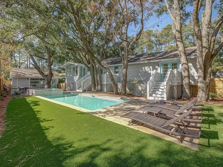 Pet Friendly Home W/ Fenced Yard & Pool - Hilton Head Island, SC