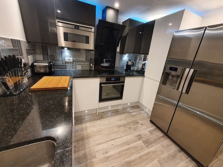 Luton Town Centre Executive Apartment - Luton