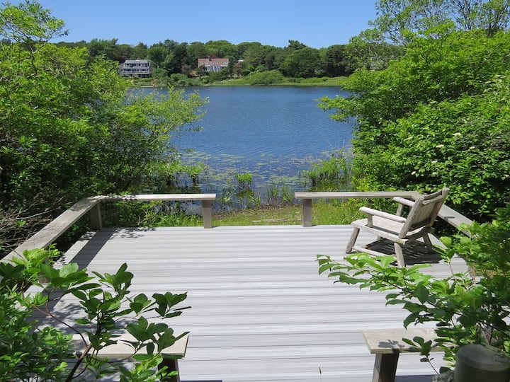 Beautiful Home Overlooking Emery Pond - 채텀