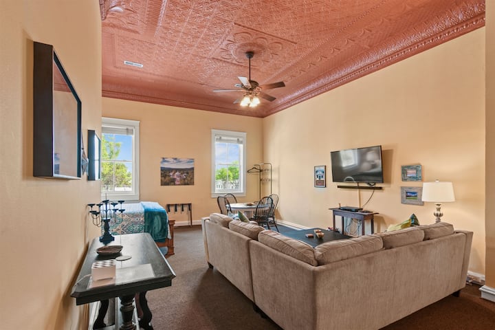 Stay In Crozet Train Suite In Downtown Crozet - Shenandoah National Park