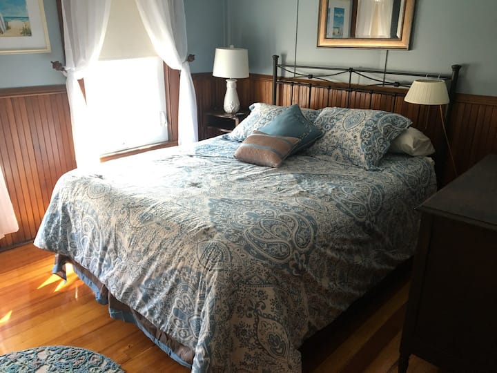 Elegant Beachfront Victorian Inn - Old Orchard Beach