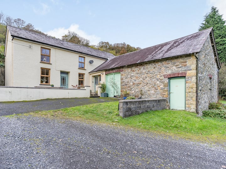 Pwll Farmhouse - Carmarthen