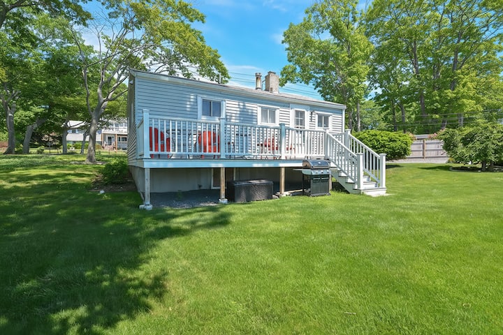 Beach Bungalow: Cozy Cottage By Long Beach - Beverly, MA