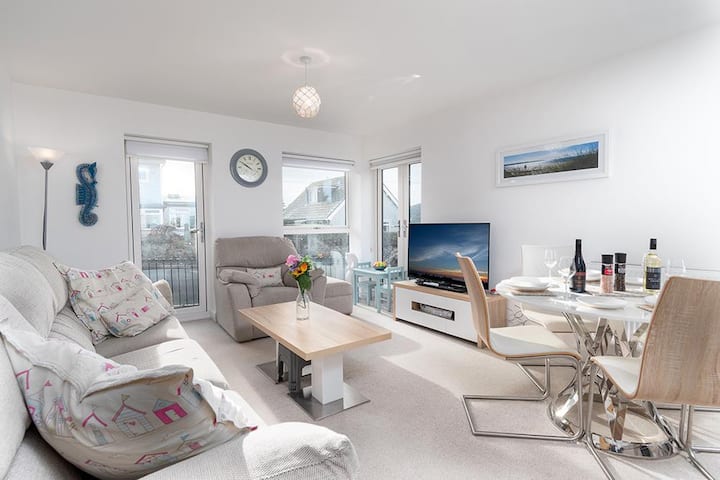 Seahorses, Modern Holiday Apartment In Deganwy - Conwy