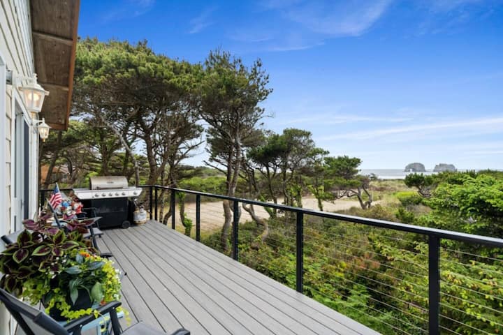 Oceanfront Family Cabin *4 Br* *Wrap-around Deck* - Rockaway Beach, OR