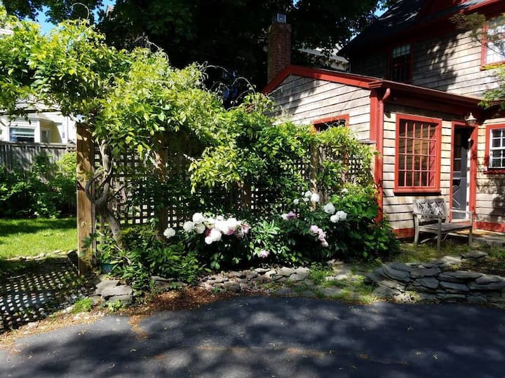 Fern Cottage - Modern Home With Rustic Charm - Newport, RI