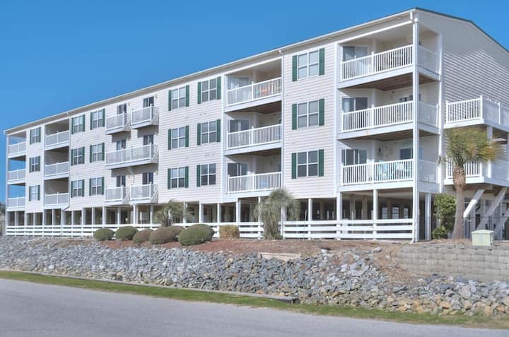 Oceanview Condo For 11 In Oak Island - Oak Island, NC