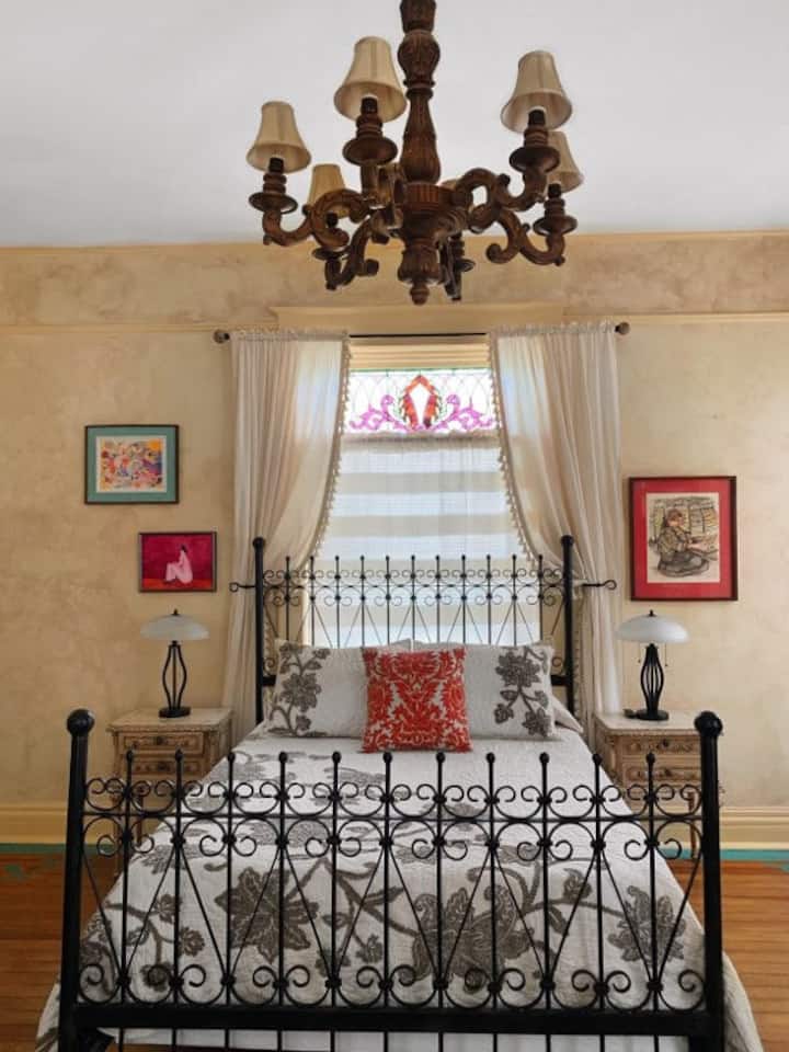 Laredo Mansion - Mexican Suite - Laredo, TX