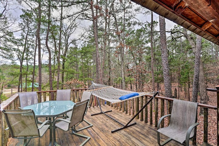 Broken Bow Log Cabin W/ Fire Pit, Pond, & Deck! - Oklahoma