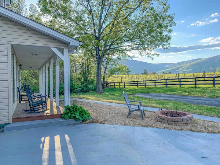 Stunning Vineyard & Mtn Views | Perfect Retreat - Crozet, VA
